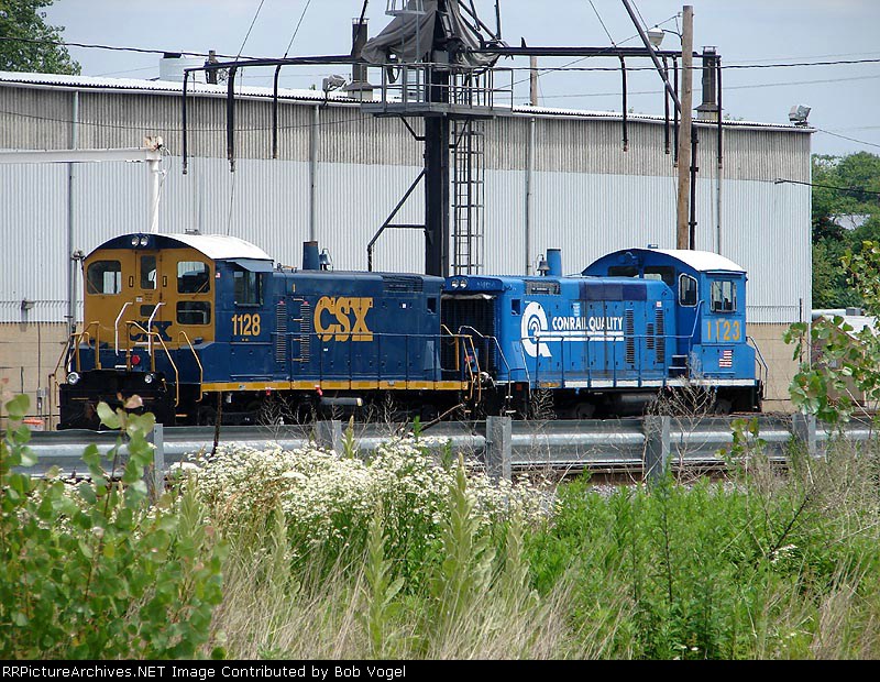 CSX 1128 & 1123